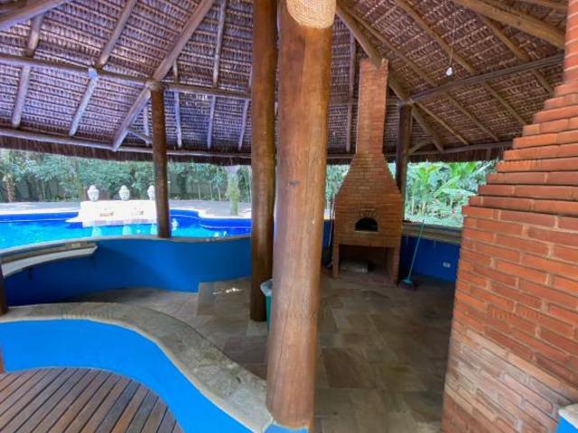 Casa dentro de condomínio na praia de Camburi