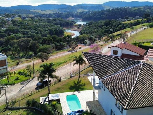 Casa dentro de condomínio com acesso para represa Joanópolis