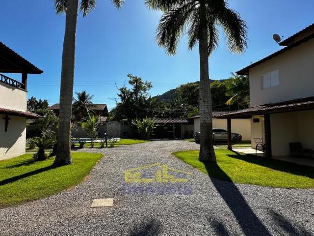 Casa dentro de condomínio com excelente localização em Boiçucanga para venda