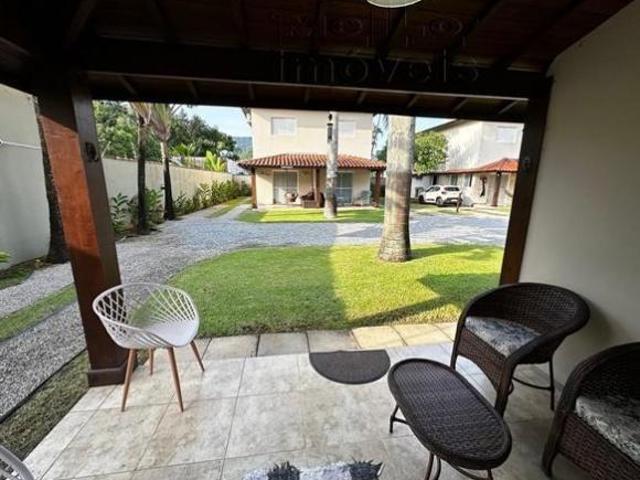 Casa dentro de condomínio em Boiçucanga