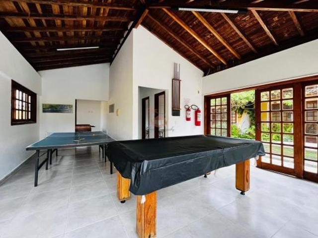 Casa dentro de condomínio fechado em Juquehy. Possui 2 suítes, sala com 2 ambientes,la.