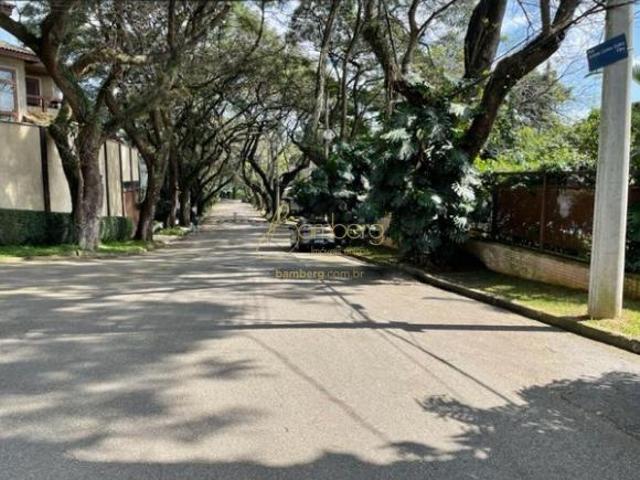 Casa dentro de condominio fechado no Morumbi Super Quadra