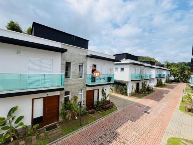 Casa dentro de Condomínio Residencial a VENDA