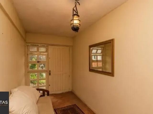 Casa desocupada e semi mobiliada, com suíte master, sacada, vista panorâmica, em