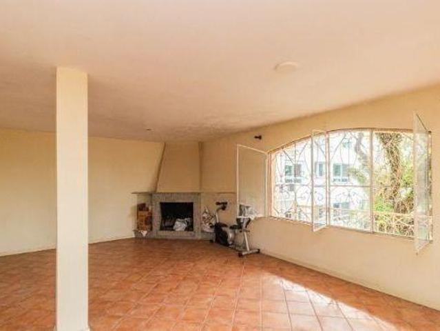 CASA DESOCUPADA E SEMI MOBILIADA, COM SUÍTE MASTER, SACADA, VISTA PANORÂMICA, EM AMPLO TERRENO NO SA