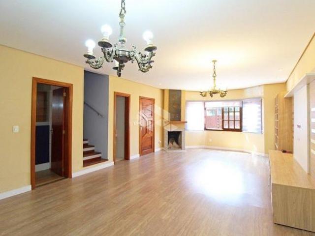 Casa desocupada no Bairro Guaruja com 3 dormitorios