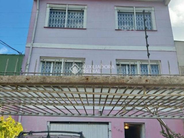 Casa desocupada próxima Faculdade de Agronomia
