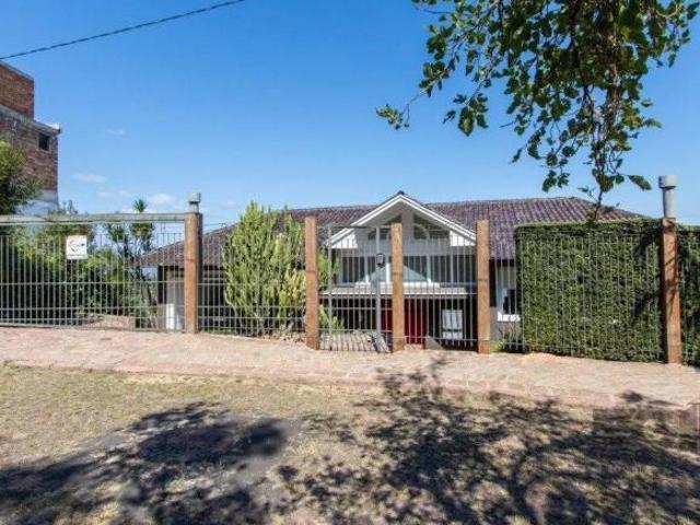 Casa deslumbrante vista do Guaiba, 3 dormitórios, sendo 1 suite master com close