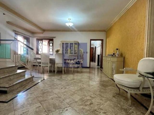 Casa deslumbrante, espaçosa e sofisticada em um dos maiores condomínios da Granja Viana