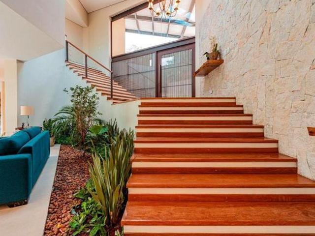 Casa diferenciada à venda no Condomínio Palos Verdes, Granja Viana km 23, com vista para o lago e pi