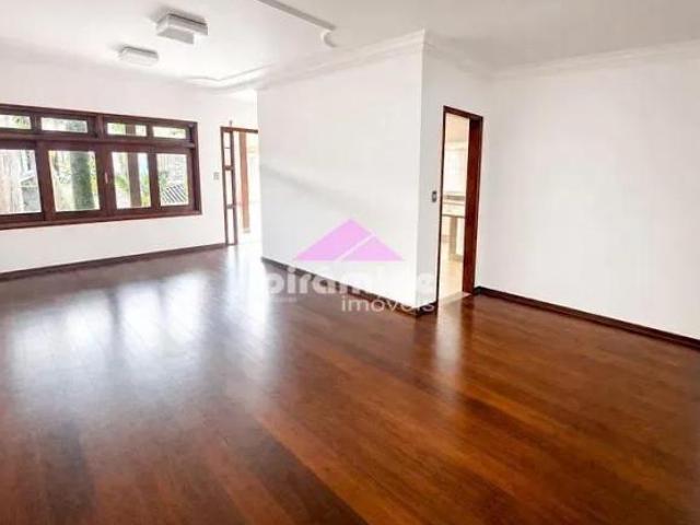 Casa Diferenciada à Venda no Jardim Santa Maria em Jacareí 5 dormitórios, sendo 2 Suítes e muitas