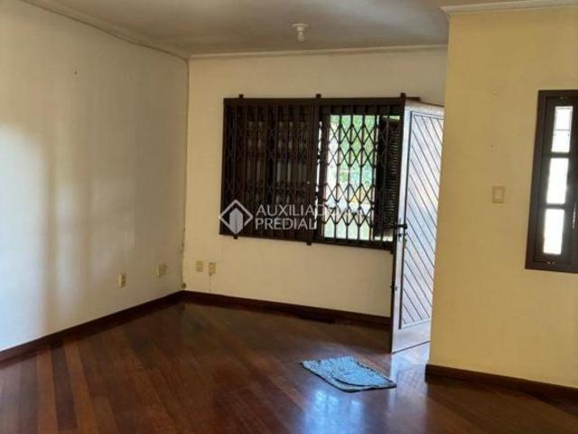 Casa diferenciada com 3 dormitórios no Jardim Carvalho!