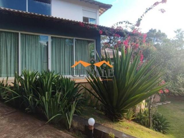 Casa diferenciada no condomínio aos pés da Serra