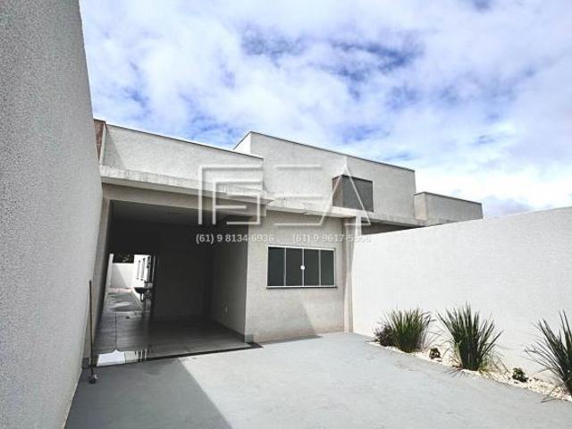 CASA DISPONÍVEL PARA VENDA! 03 QUARTOS SENDO 01 SUÍTE COM QUINTAL AMPLO