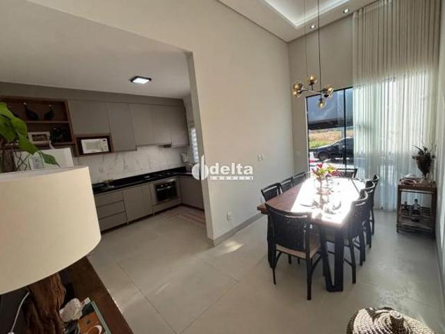 Casa disponível para venda e locação no bairro Novo Mundo em Uberlândia MG