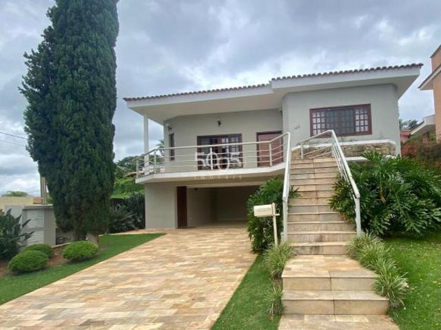 Casa disponível para venda e locação no Condomínio Campos Santo Antônio com 761,44m² de área total e
