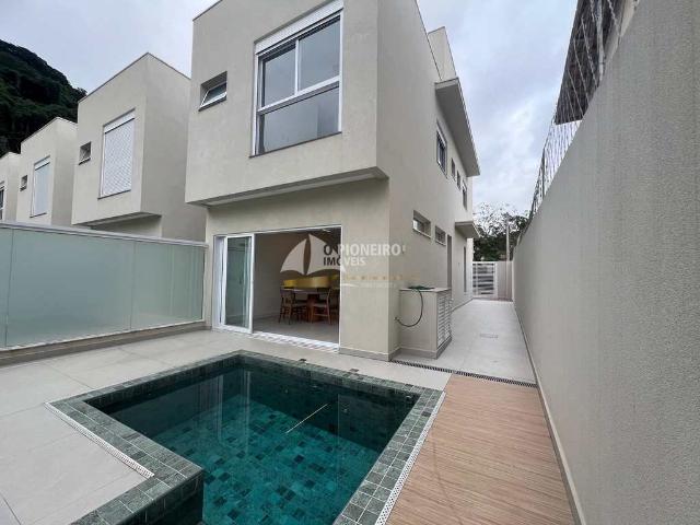 Casa disponível para venda, em condomínio em Juquehy!