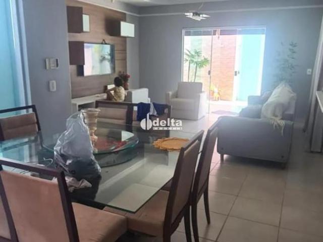 Casa disponível para venda no bairro Alto Umuarama em Uberlândia MG