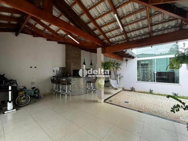 Casa disponível para venda no bairro Bosque dos Buritis em Uberlândia MG