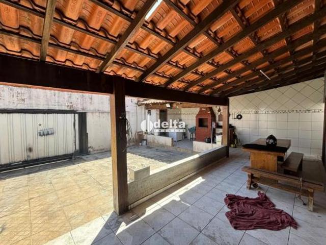 Casa disponível para venda no bairro Jardim das Palmeiras em Uberlândia MG