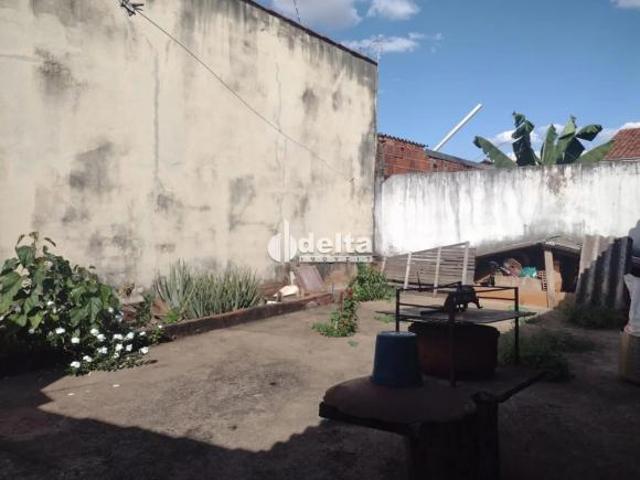 Casa disponível para venda no bairro Jardim Holanda em Uberlândia MG