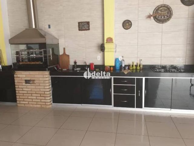 Casa disponível para venda no bairro Jardim Holanda em Uberlândia MG