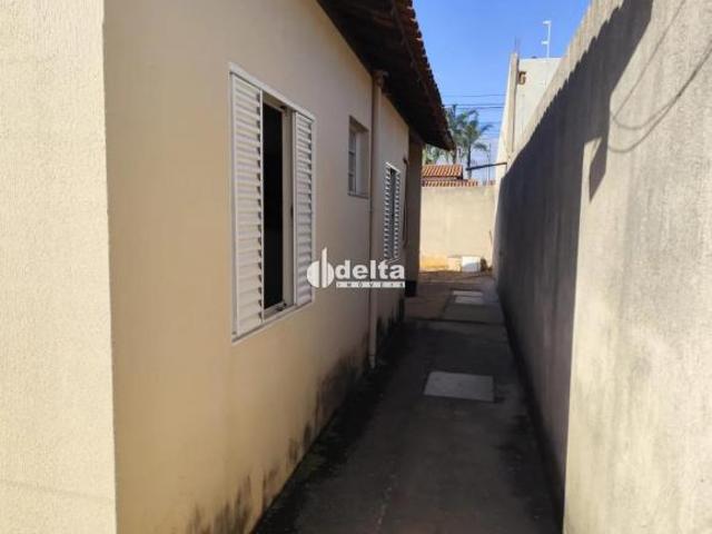 Casa disponível para venda no bairro Jardim Holanda em Uberlândia MG