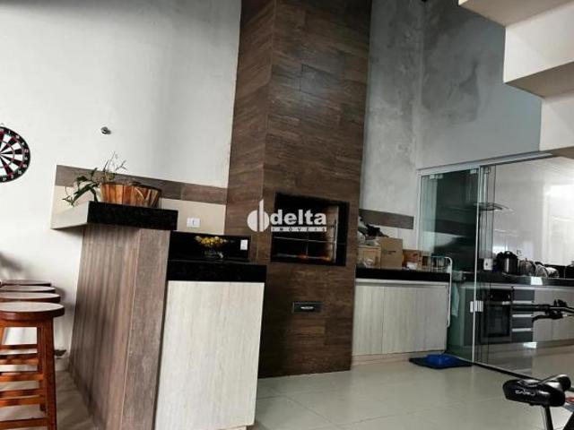 Casa disponível para venda no bairro Jardim Ipanema em Uberlândia MG