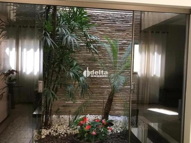 Casa disponível para venda no bairro Jardim Karaíba em Uberlândia MG