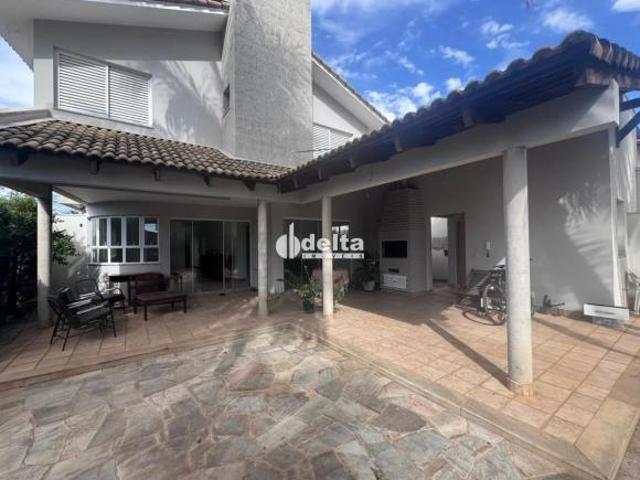 Casa disponível para venda no bairro Jardim Karaíba em Uberlândia MG