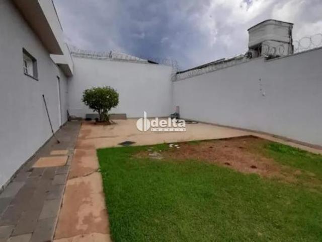 Casa disponível para venda no bairro Osvaldo Rezende em Uberlândia MG