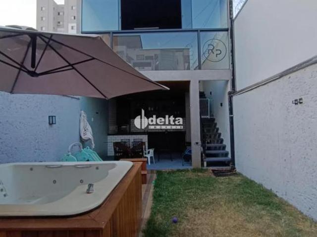 Casa disponível para venda no bairro Laranjeiras em Uberlândia MG