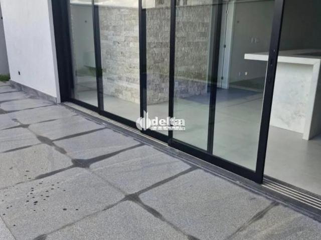 Casa disponível para venda no bairro Laranjeiras em Uberlândia MG