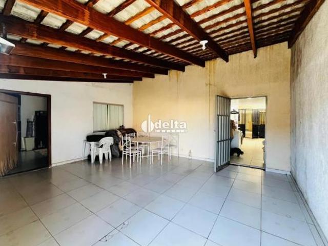 Casa disponível para venda no bairro São Jorge em Uberlândia MG