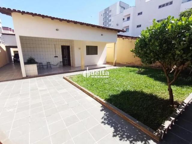 Casa disponível para venda no bairro Santa Mônica em Uberlândia MG