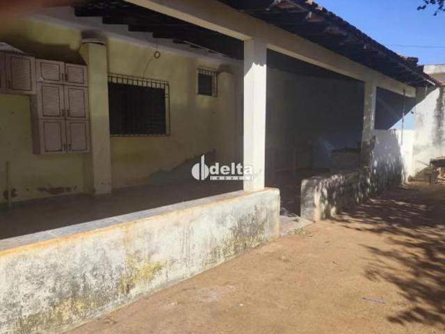 Casa disponível para venda no bairro Santa Mônica em Uberlândia MG