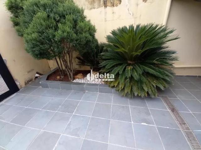 Casa disponível para venda no bairro Santa Mônica em Uberlândia MG