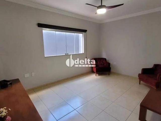 Casa disponível para venda no bairro Santa Mônica em Uberlândia MG