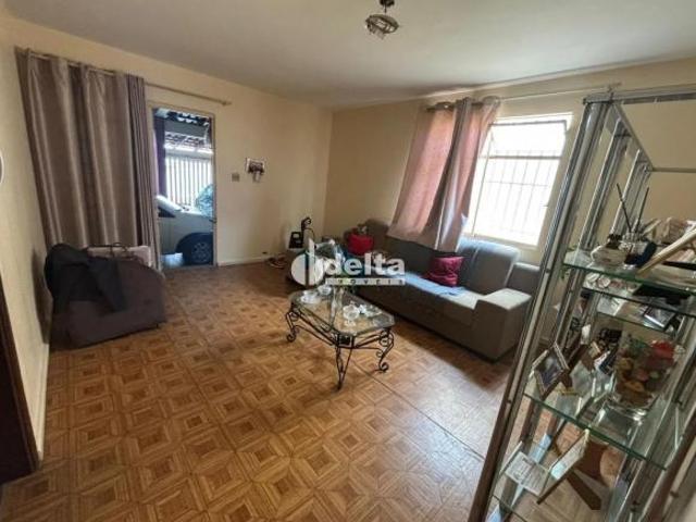 Casa disponível para venda no bairro Santa Rosa em Uberlândia MG