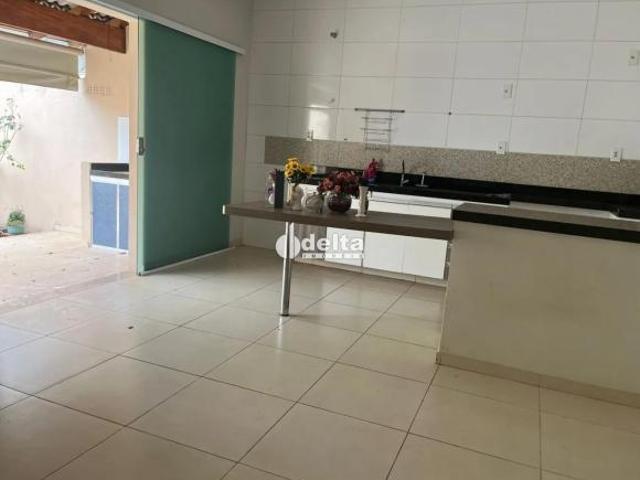 Casa disponível para venda no bairro Segismundo Pereira em Uberlândia MG