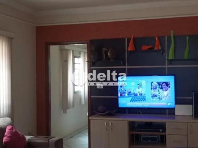 Casa disponível para venda no bairro Segismundo Pereira em Uberlândia MG