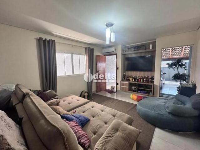 Casa disponível para venda no bairro Segismundo Pereira em Uberlândia MG