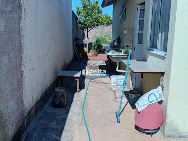 Casa disponível para venda no bairro Residencial Pequis em Uberlândia MG
