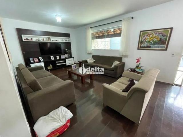 Casa disponível para venda no bairro Tabajaras em Uberlândia MG