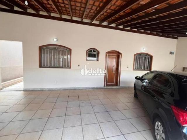 Casa disponível para venda no bairro Tabajaras em Uberlândia MG