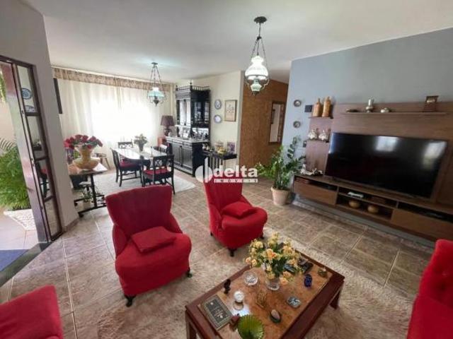 Casa disponível para venda no bairro Tibery em Uberlândia MG