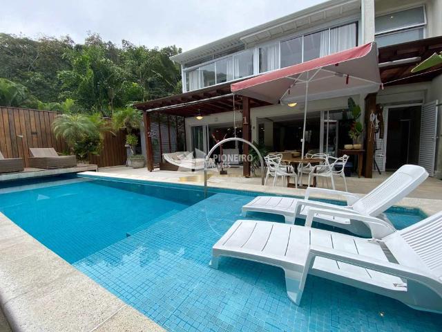 Casa disponível para locação anual e venda em Juquehy