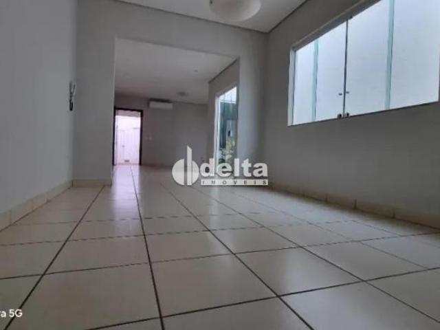Casa disponível para locação e venda no bairro Jardim Karaiba em Uberlândia MG