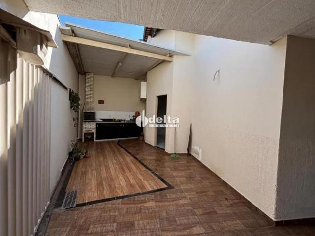 Casa disponível para locação e venda no bairro Luizote de Freitas em Uberlândia MG