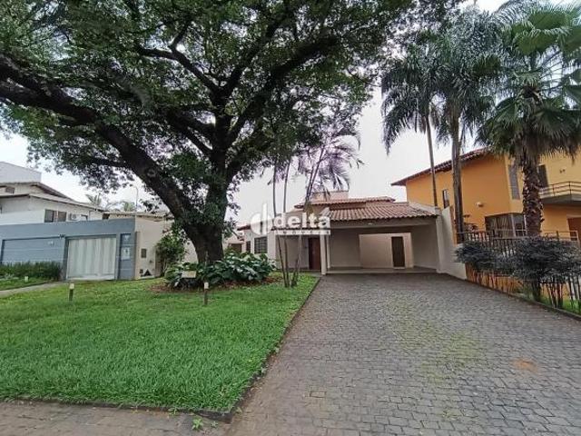 Casa disponível para locação ou venda no bairro Jardim Karaíba em Uberlândia MG